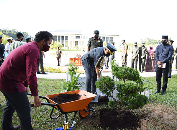 News - FAREWELL CEREMONY FOR RBAF COMMANDER AT THE...