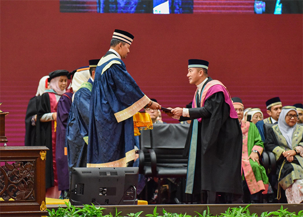 News - GRADUATION CERTIFICATES PRESENTED TO RBAF...