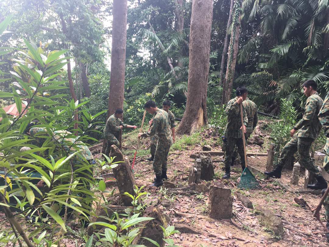 News Headlines - AKTIVITI MEMBERSIHKAN KUBUR BAGI NO 2 WING...